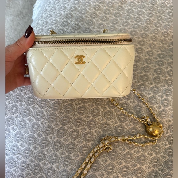 CHANEL | Bags | Chanel Cream Quilted Crossbody Bag With Gold Chain ...